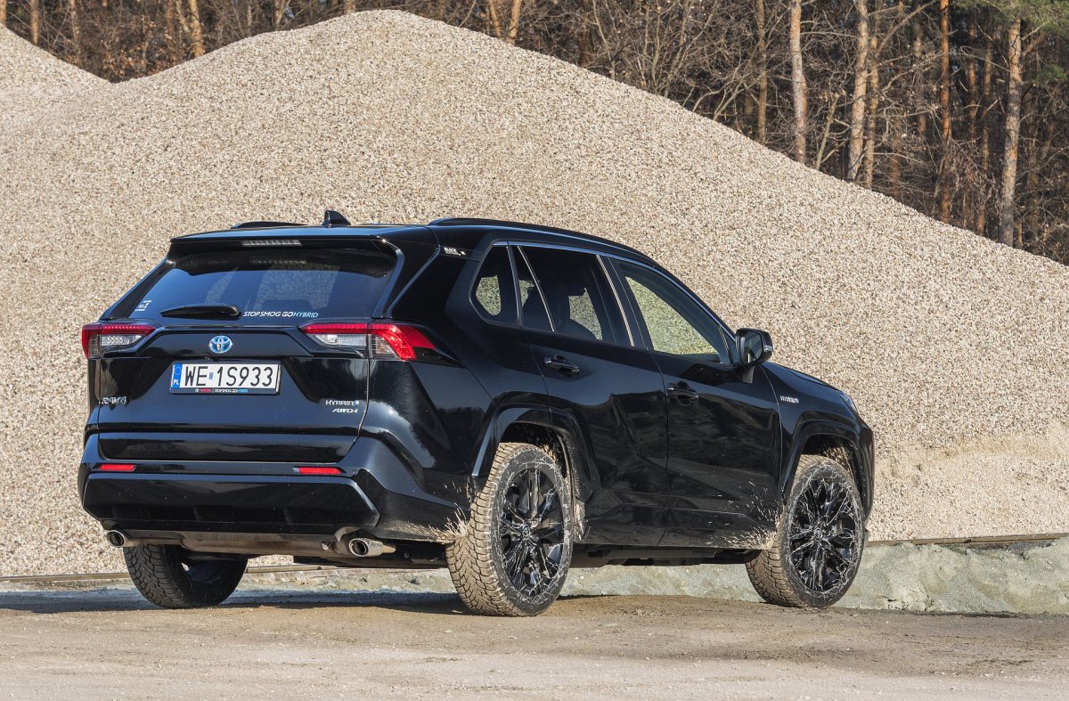 Toyota RAV4 2.5 Hybrid AWD-i Black Edition by JBL – test - Magazyn Auto
