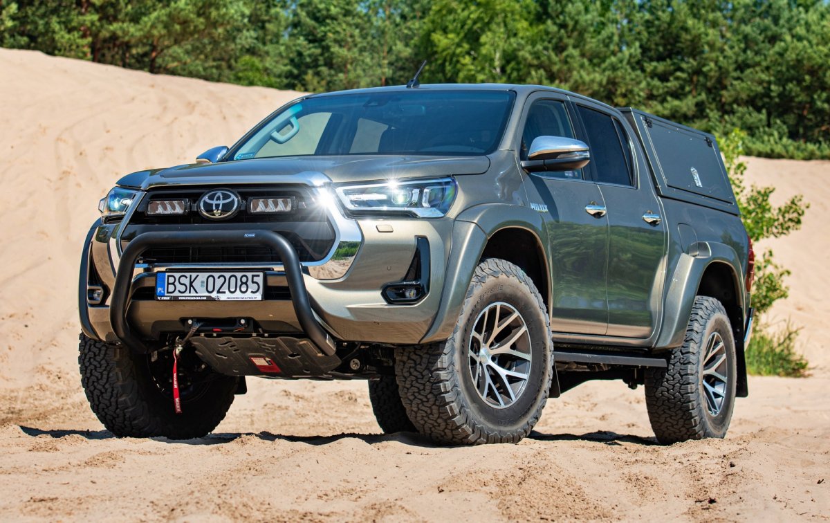 Nowa wersja pick-upa Toyoty – Hilux Arctic Trucks - Magazyn auto