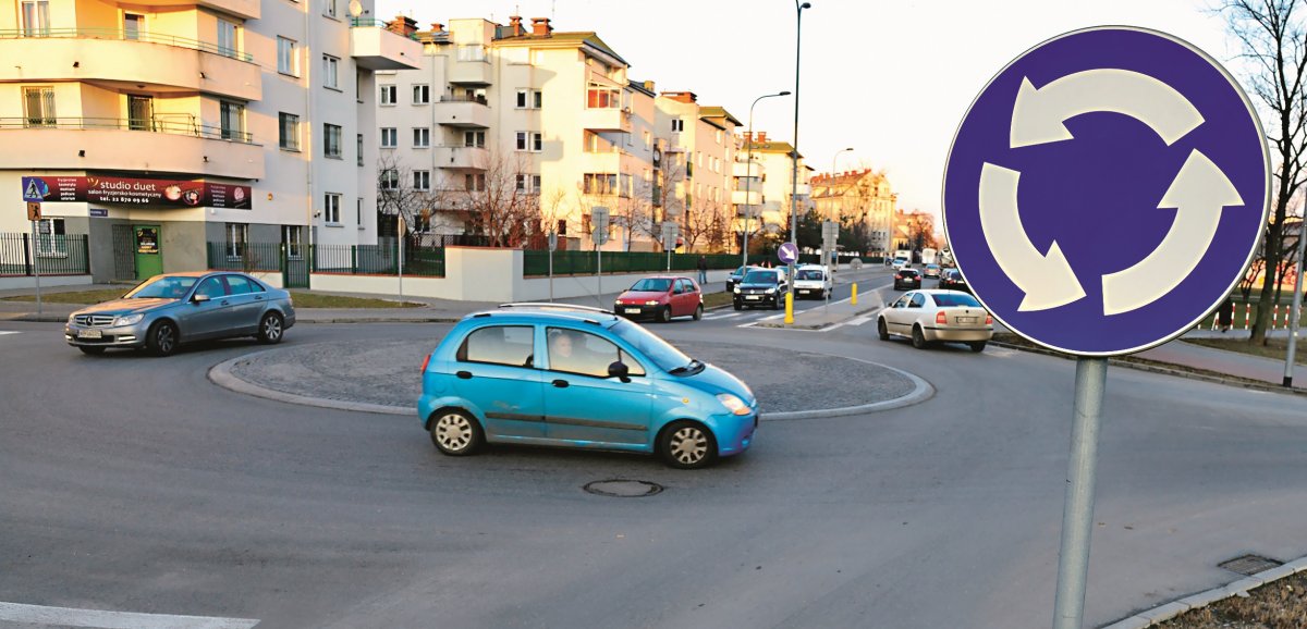 Jazda po rondzie: zasady ruchu - Magazyn auto