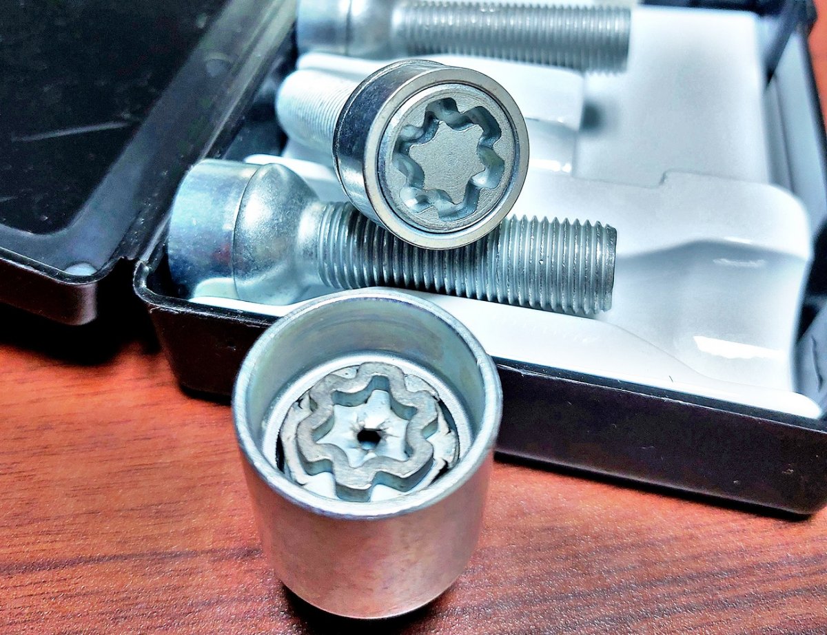 Co i jak kradną z samochodów? Jak zabezpieczyć auto? - Magazyn auto