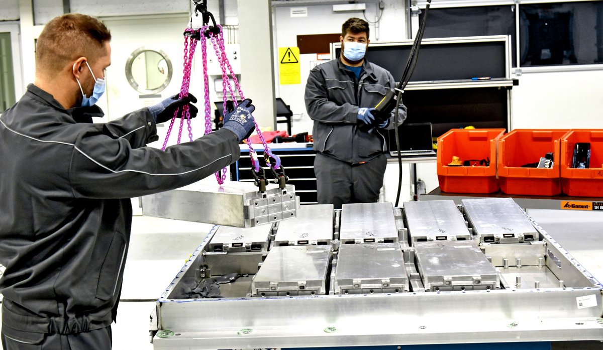 Akumulatory samochodów elektrycznych – fakty i mity - Magazyn auto