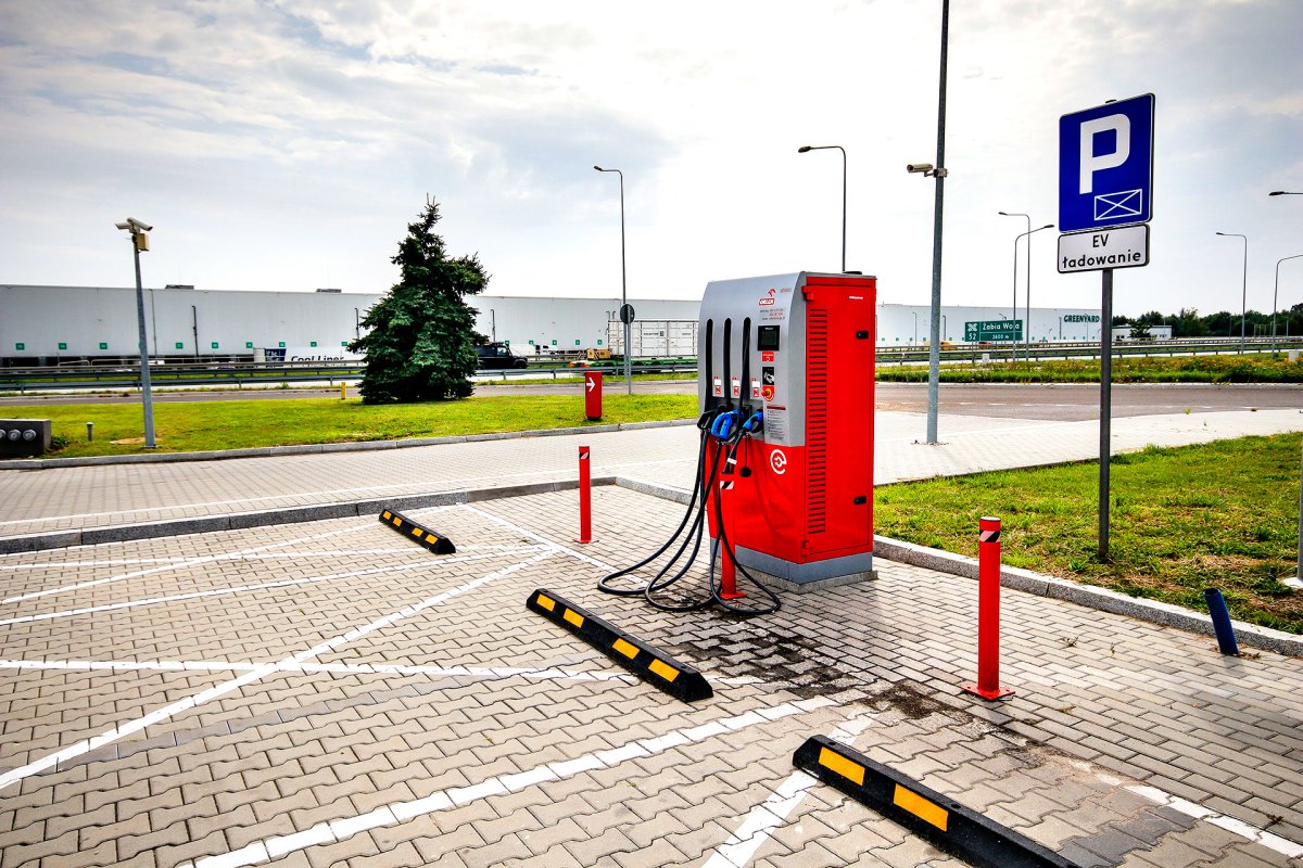 Stacje paliw sprzedają coraz mniej paliwa - Magazyn auto