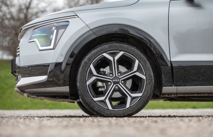 Kia Niro HEV 1.6 GDI kontra Toyota C-HR 2.0 Hybrid | Porównanie - Magazyn Auto